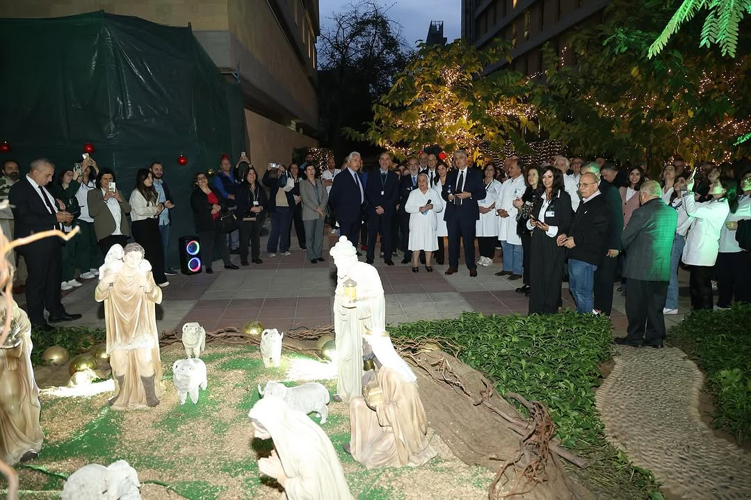 LAUMCRH | LAU President Dr. Abdallah Lights the Christmas Tree at LAU ...